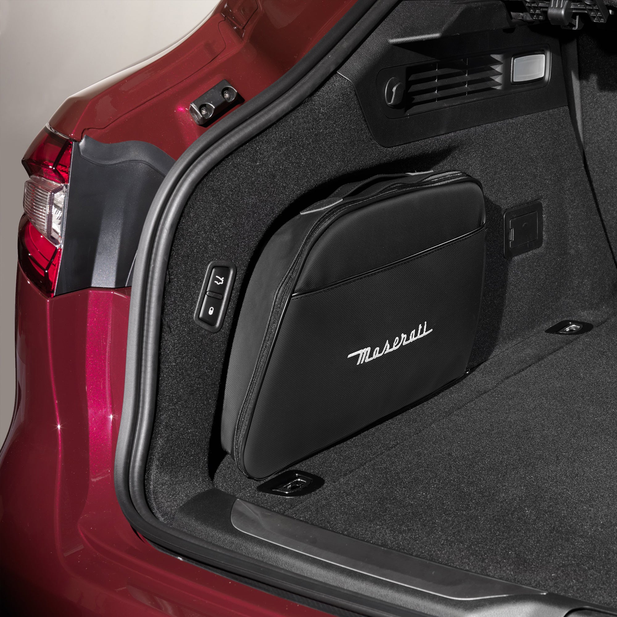 Complete Emergency kit - Levante – Maserati Store